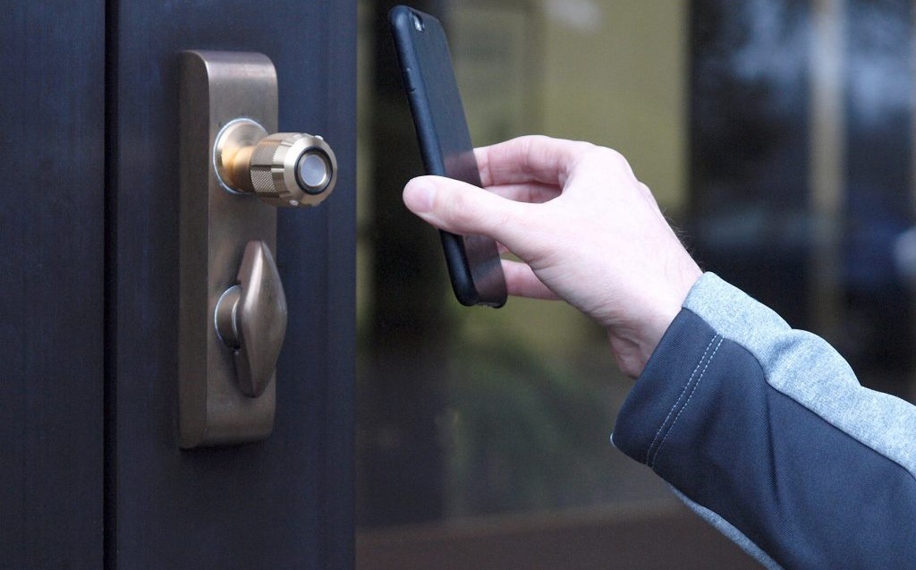 Smartphones. The Role They Play in Altering the Conventional Access ...